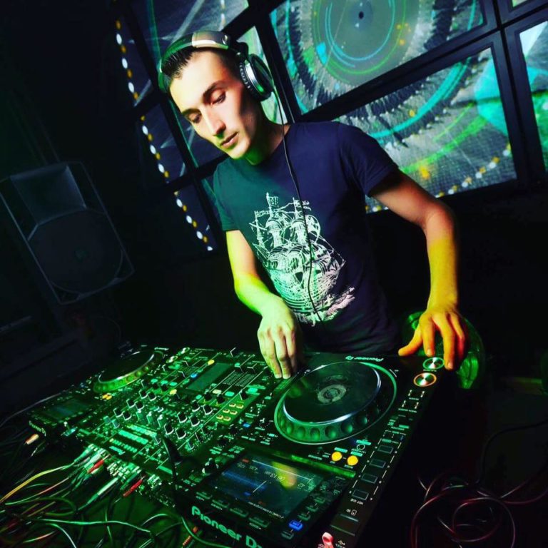 DJ na svatbu Praha, Brno, Svatební DJ s vlastním fotokoutkem